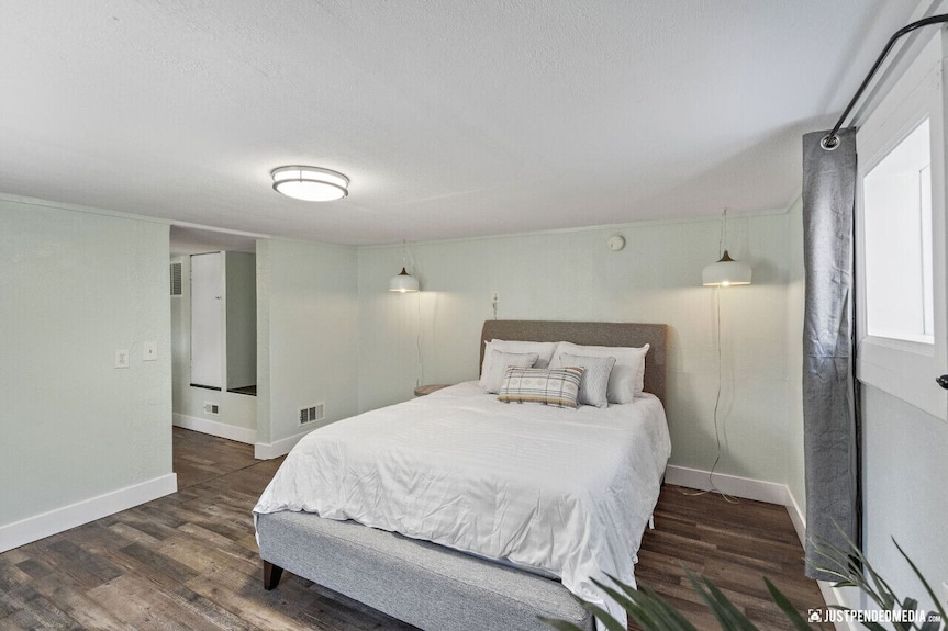 Walking Distance To Restaurants, Trails, And Cafes. 10 Min. Uber From Airport. - Alaska