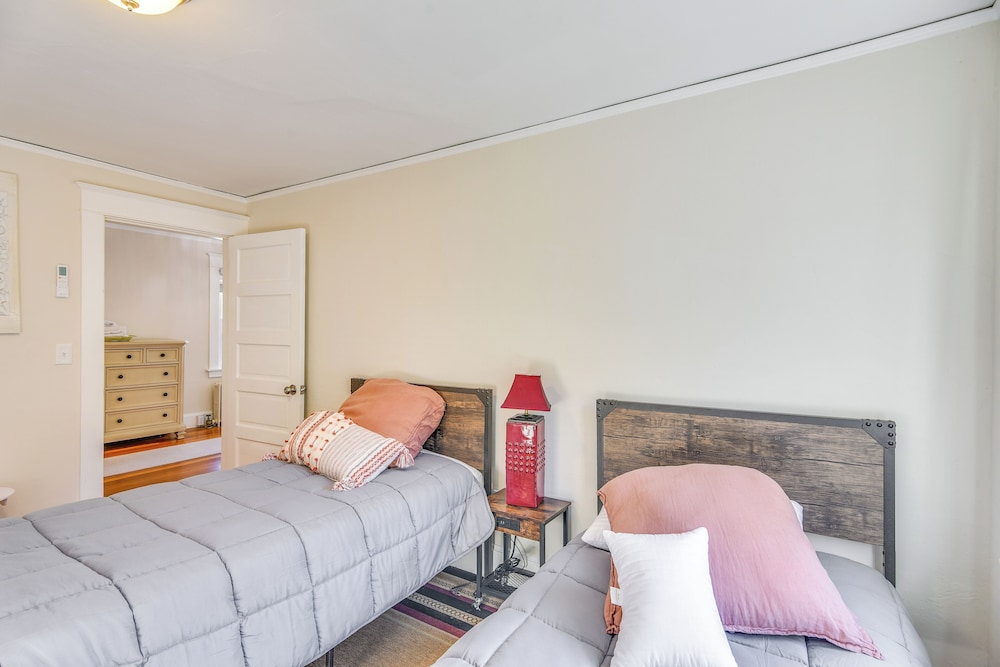 Lovely Westerley Home W/ Yard & Grill! - East Beach, Westerly