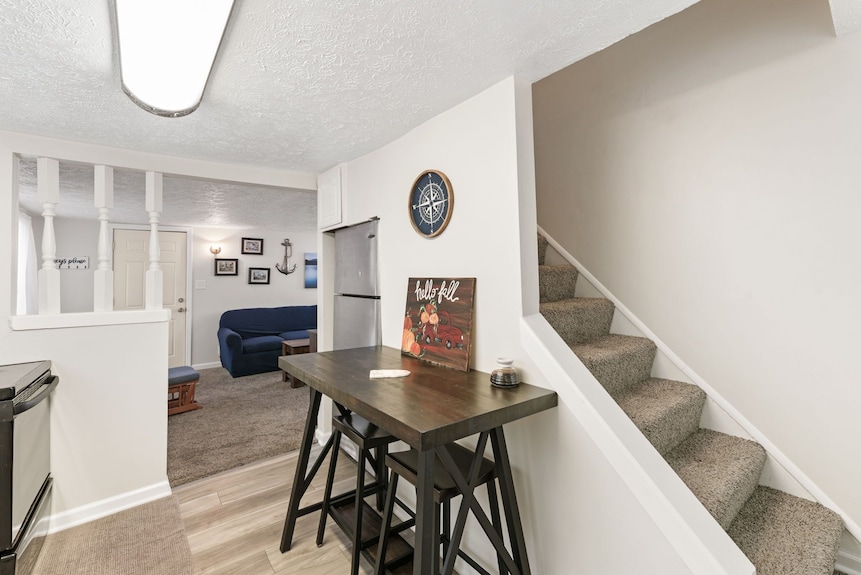 New! The Lakeside Cottage - Close To Everything! - Doylestown, OH