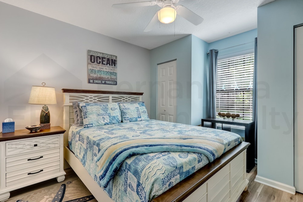 Dog Friendly - Fully Fenced - Boat or Jet Ski Pad for up to 24 Feet ...