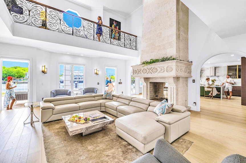 Waterfront Luxury Villa | Heated Pool With Afternoon Sun | Coral Key - Fort Lauderdale, FL