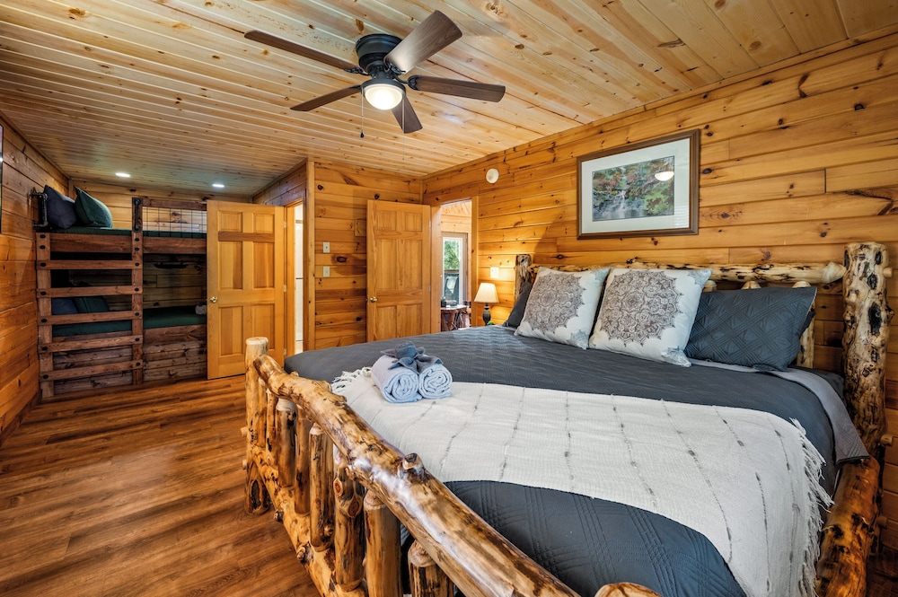 Summer Specials! 2 Pools, Hot Tub! 10 Mins To Gatlinburg! - Gatlinburg, TN