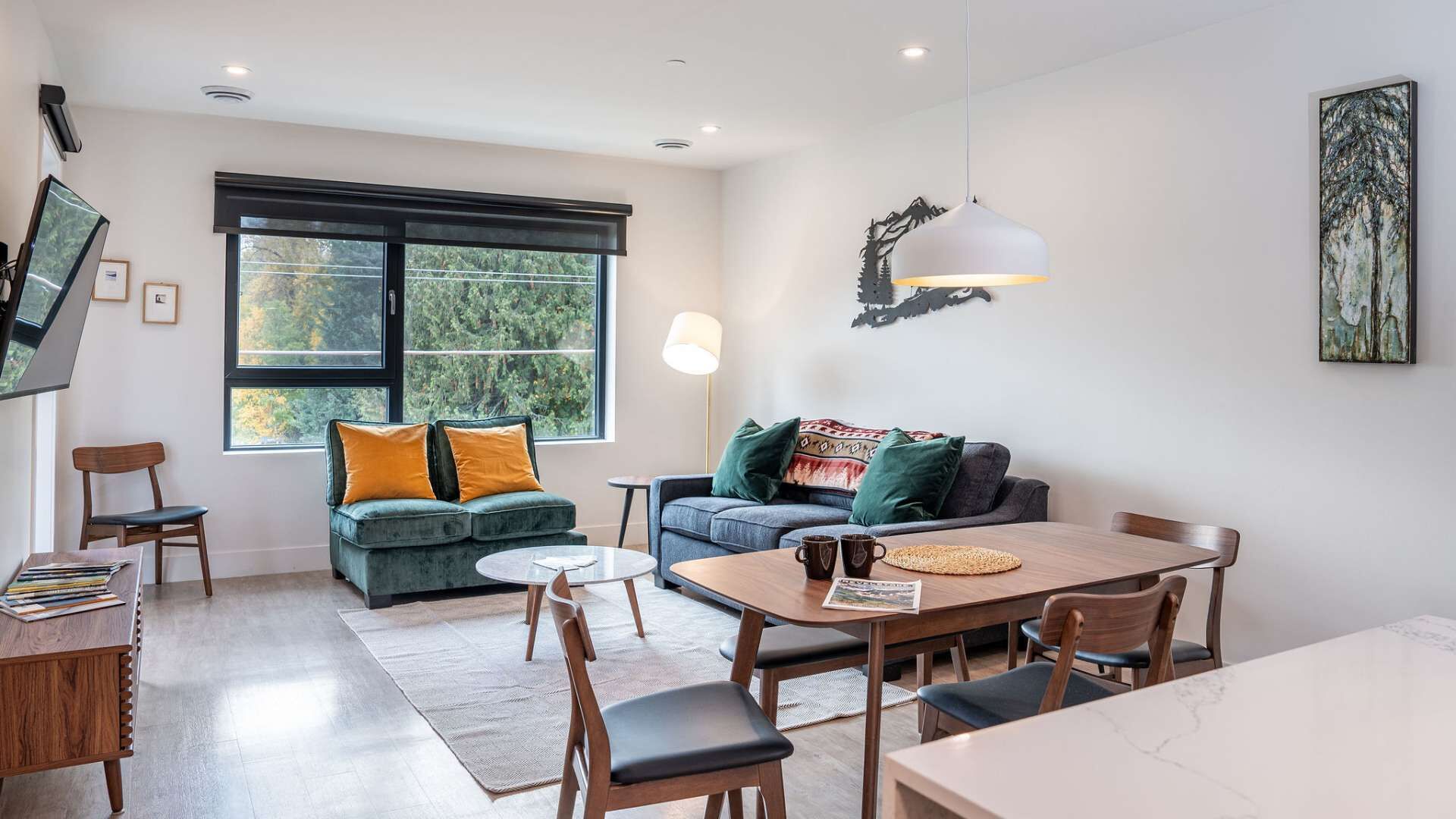 Revelstoke Vacations | Wildflower Retreat | Pet Friendly Plus Private Hot Tub! - Revelstoke