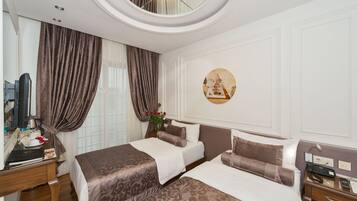 Quarto Duplo ou Twin Standard | Cofre no quarto, cortinas/cortinados opacos, quartos insonorizados