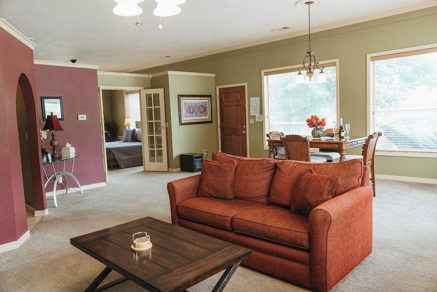 Hot Tub, Indoor Jetted Tub, Lake View, & Kitchen - Table Rock Lake