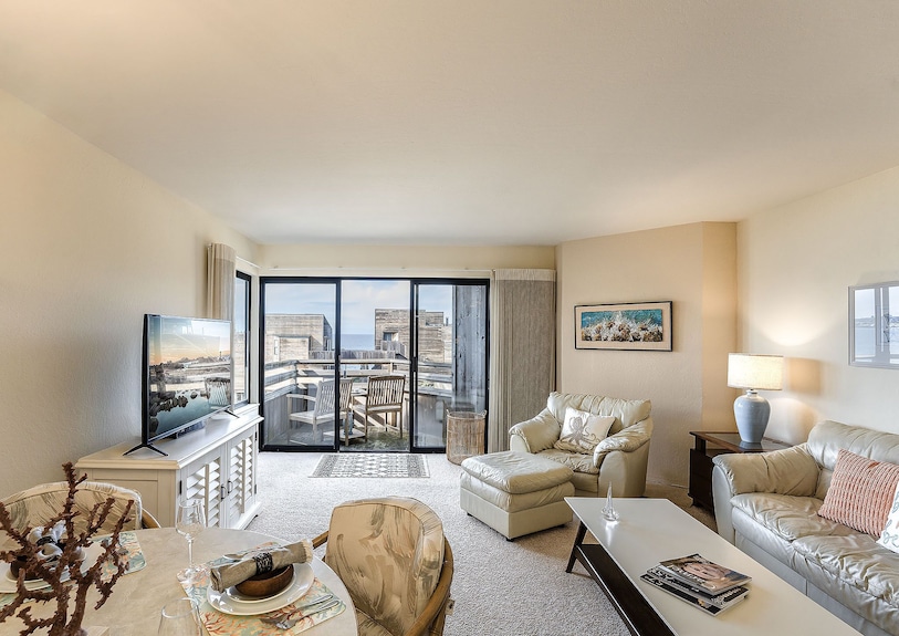 3914 Pacific Sandpiper ~ Oceanfront Condo, Pool/spa - Monterey, CA