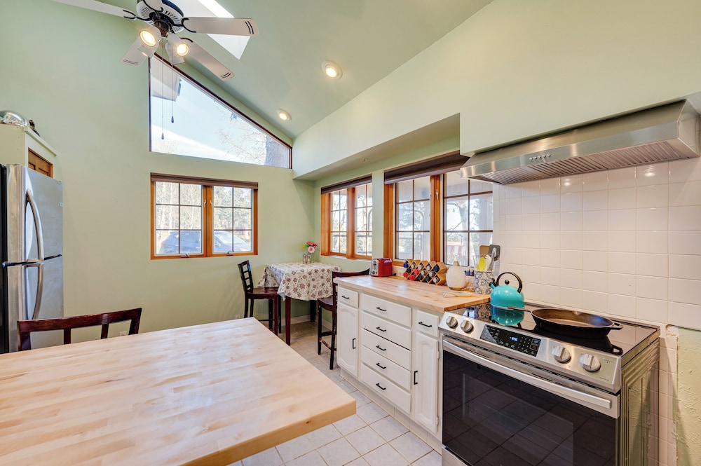 17 Mi To Town: Peaceful Pet-friendly Golden Cabin! - Boulder, CO