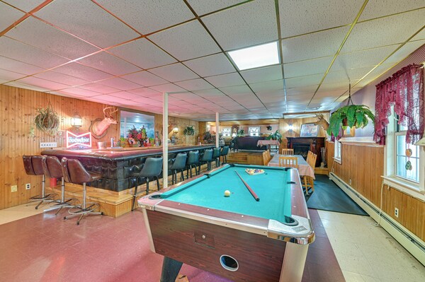 Lanesville Home W/ Pool Table, Bar & Deck! - Phoenicia, NY