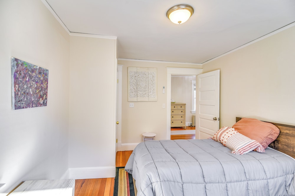 Lovely Westerley Home W/ Yard & Grill! - Rhode Island