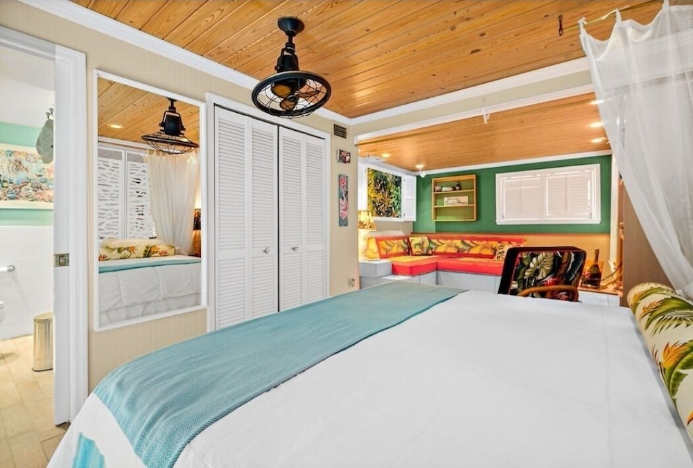 Romantic Couples Beach Getaway ,With Private Beach, Hammocks And Umbrellas - Flagler Beach, FL