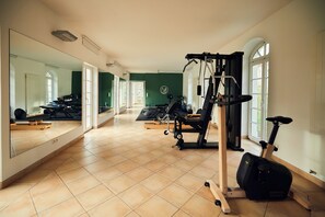 Equipamento de fitness no quarto