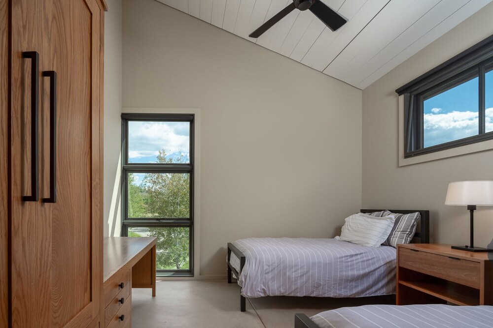 MOUNTAIN MODERN NORTH KETCHUM/SUN VALLEY APARTMENT WITH DIRECT TRAIL ...