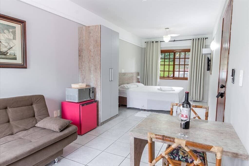 Apartamento executivo | Área de estar | TV