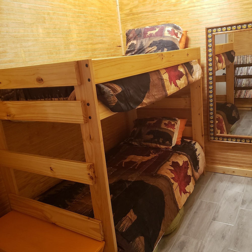 Serenity Mountain Getaway Cabin - Jasper, AR