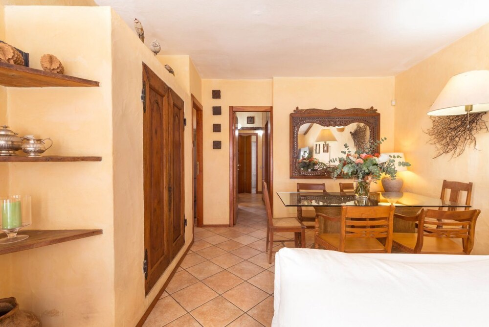 LUNA BAY HOME RETREAT with a view of Porto Luna Bay, 2 km from ...