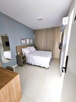 Apartamento Executivo | Cofres nos quartos, escrivaninha, cortinas blackout, Wi-Fi de cortesia