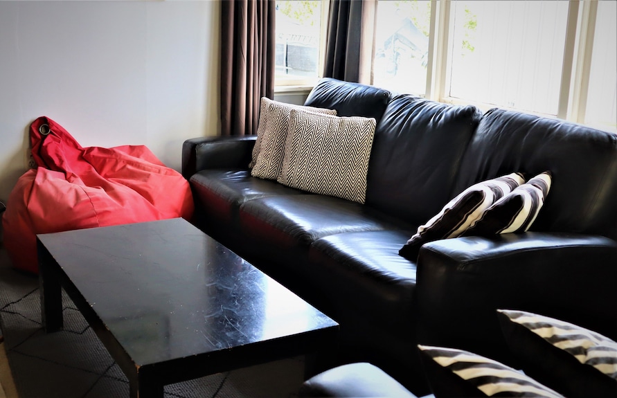 Welcoming And Well Loved Older House Centrally Located In Haast Township - 웨스트 코스트