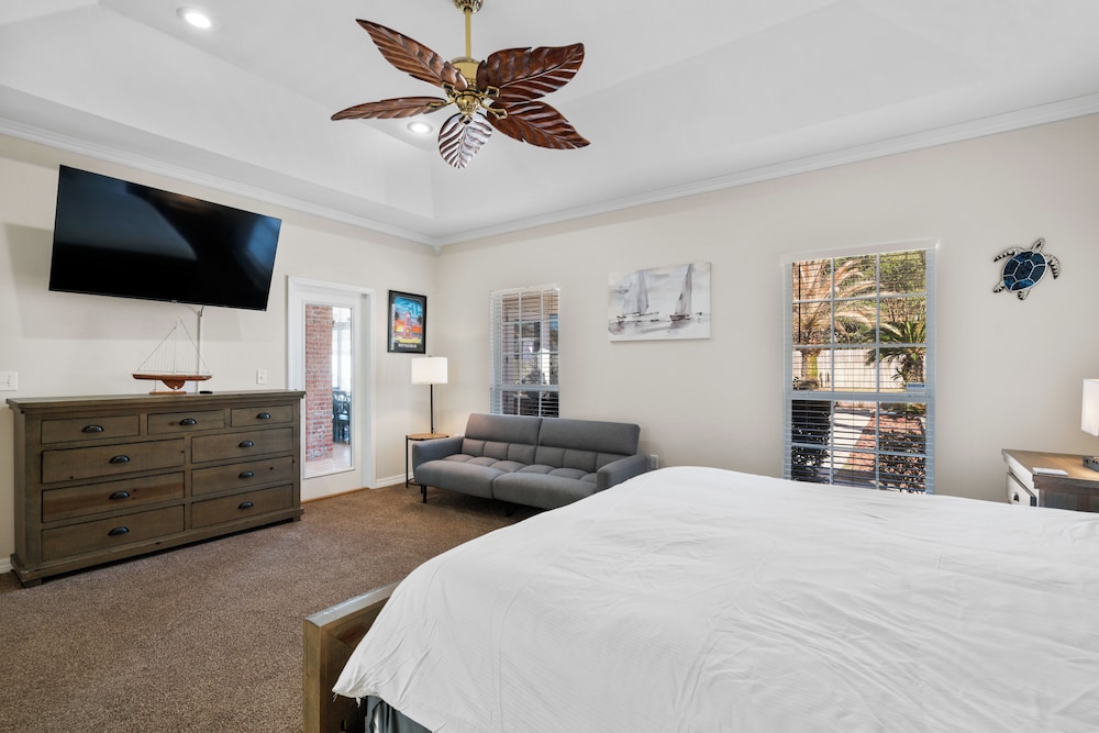 Pet Friendly Home, Steps To The Santa Rosa Sound! - Navarre, FL