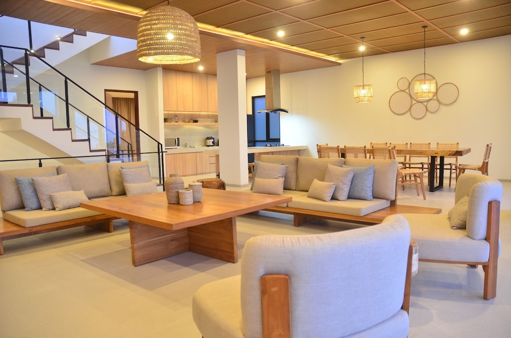 Sunrise City View Villa 9 Bedrooms With A Heated Private Swimming Pool - Bandung