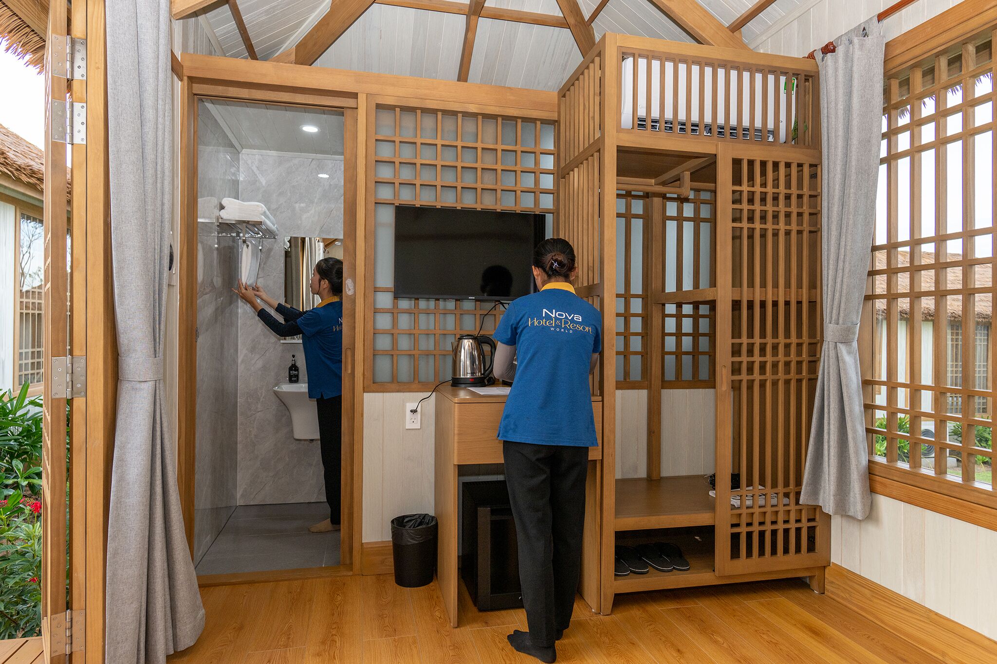 Um polibã, artigos de higiene pessoal grátis, um secador de cabelo 