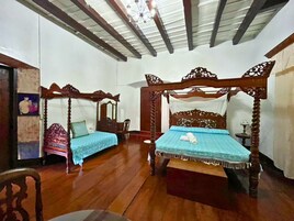 Quarto Duplo de Luxo | Com decoração personalizada, com mobília individualizada, secretária 