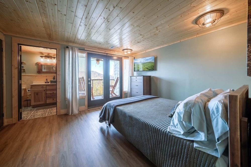 Mountain Views At Dolly's Castle Unit 1 - Sevierville, TN