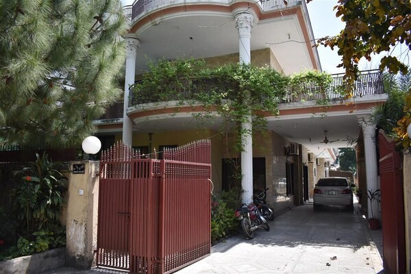 サンライズゲストハウス - イスラマバード