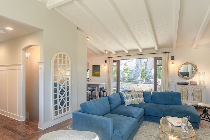 3915 Beach Paws - Walk To Town And Beach, Hot Tub - Carmel-by-the-Sea, CA