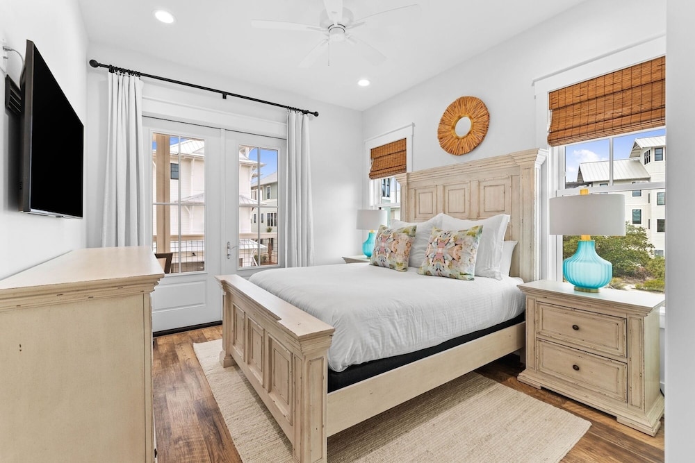 Stay Here for Fall Break! Community Amenities! Gulf Views! Beach Access ...