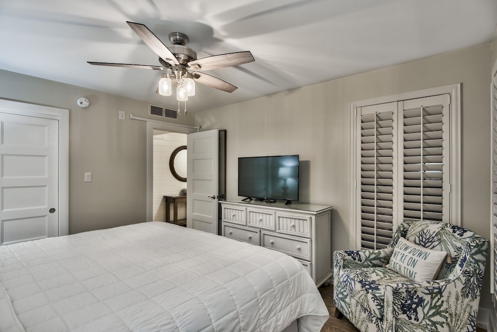 BEACH FRONT AT JETTY EAST! 1 FREE BEACH CHAIR SET UP DAILY! - Destin | Vrbo