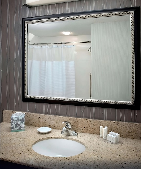 Unwind In Comfort, Close To Top Attractions In Tinton Falls! Parking - Long Branch, NJ