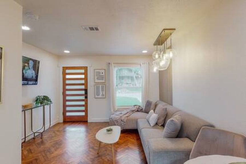 Upscale Modern | Lux Finishes | 1.3miles To At&t - 알링턴