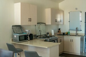 Casa Económica | Cozinha privada | Um frigorífico, um micro-ondas, uma placa de cozinha 