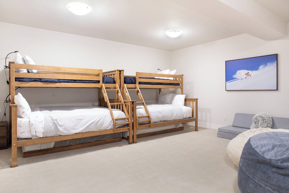 Epic Mountainside Vacation Home, Perfect for Families/Groups, Spacious ...