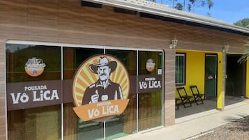 Fachada da propriedade