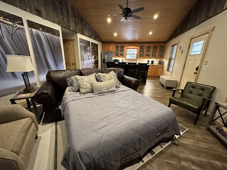 Charming Cabin Getaway: Where Rustic Meets Remarkable - Mentone, AL