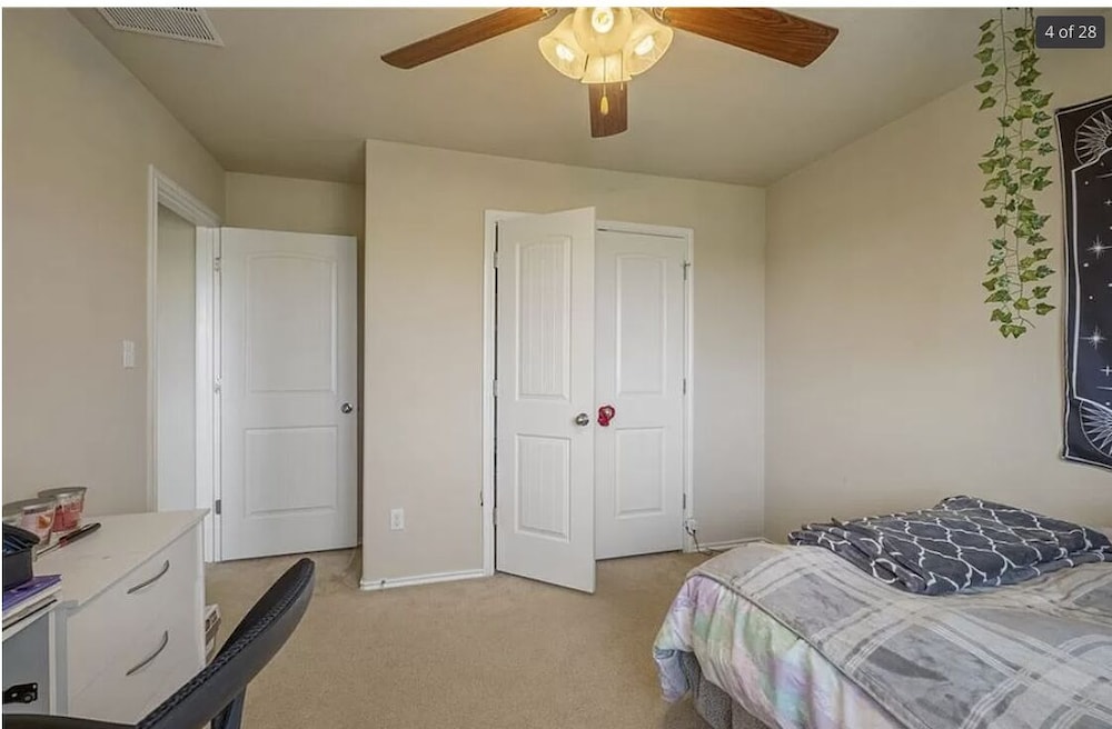Tesla / Austin Airport Cottage - Austin, TX