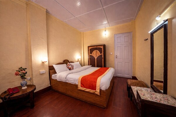 India Hotel - Mall Road Nainital - Lake View - Nainital