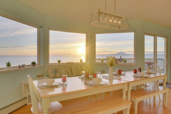 Oceanfront Kenai Villa W/ Fireplace & Deck - Alaska