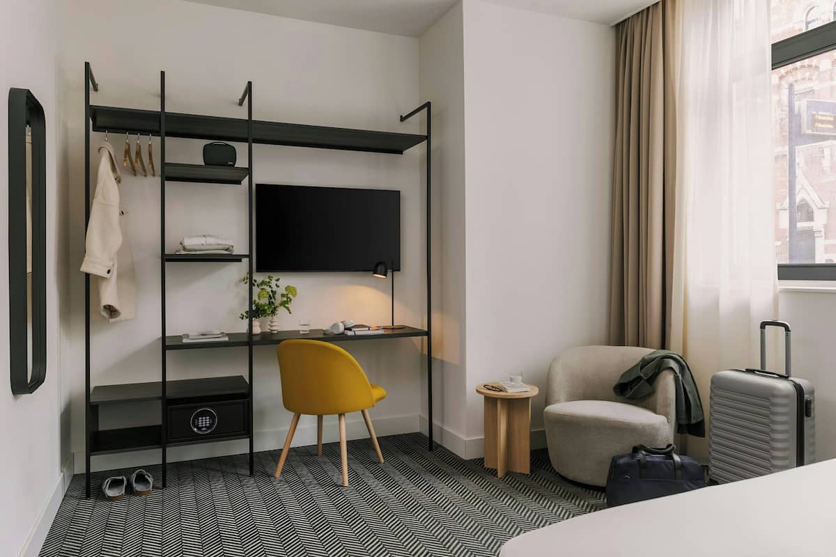 1 quarto, com mobília individualizada