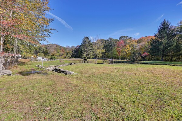 Quiet Killingworth Rental W/ Deck & Grill! - Madison, CT