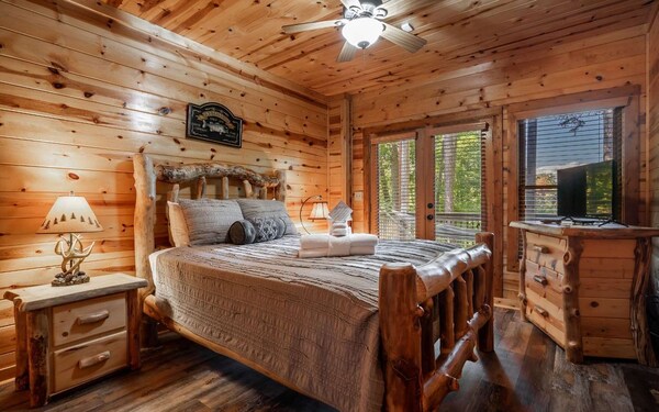 Private, Luxurious, Mountain Views, Trail, Creek, Hot Tub, Fire Pit, Game Room - Blue Ridge, GA