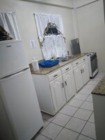 Forno de mesa, utensílios de cozinha, Produtos de limpeza 