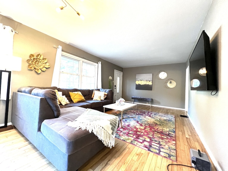 Adorable Comfy 4bd3ba Cottage Walk To Purdue With Game Arcade + Ping Pong Table! - Lafayette, IN