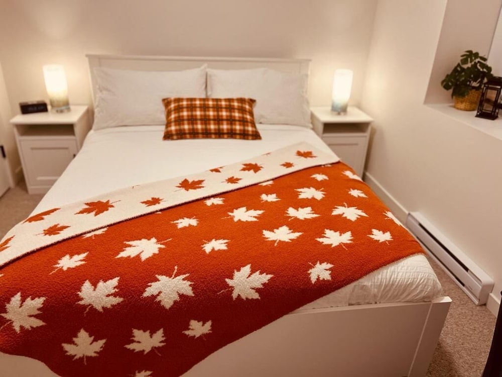 Luxurious, Modern & Stylish 2 Bedroom Suite, Near Vancouver, Pet Friendly - Surrey, BC