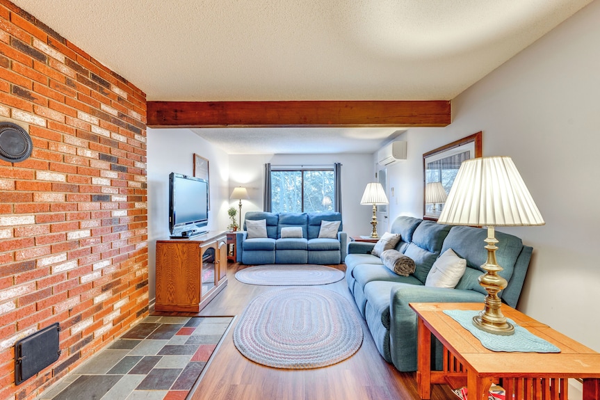 Inviting Bartlett Condo: 1 Mi To Attitash Mountain - Living Shores Aquarium, Glen