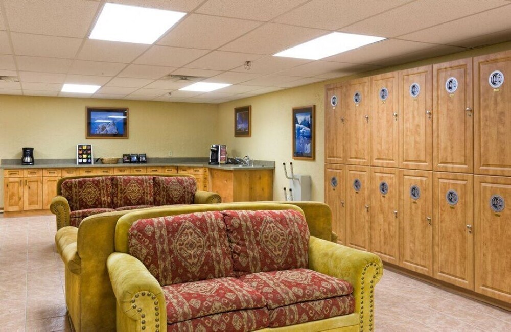 Signature 4 Bedroom 4.5 bath Ski-In Ski out 2,150 Square Foot Vacation ...