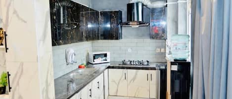 Apartamento Deluxe | Kitchenette privada | Minifrigorífico, um micro-ondas