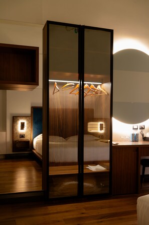 Quarto Deluxe, 1 cama king-size, na torre | Lençóis italianos Frette, roupa de alta qualidade, edredões de penas 