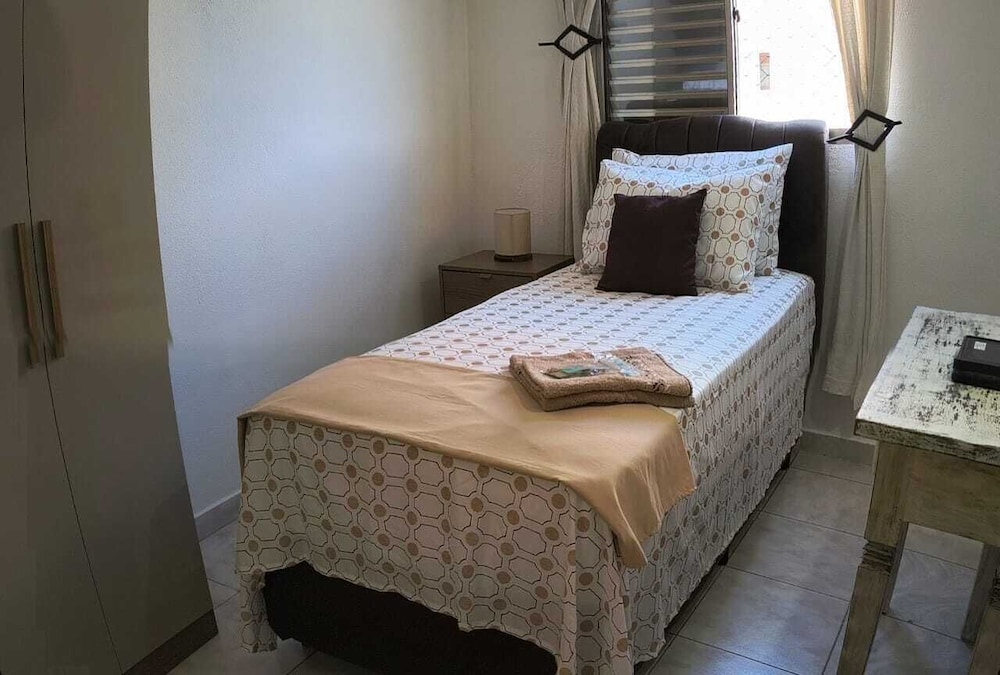 "Siéntete Como En Casa Lejos De Casa" - Embu das Artes